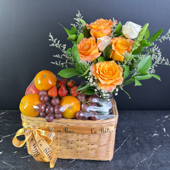 Free Spirit Rose Fruit Parcel – Parcel Buah & Bunga Ekuador Mewah | Le ...